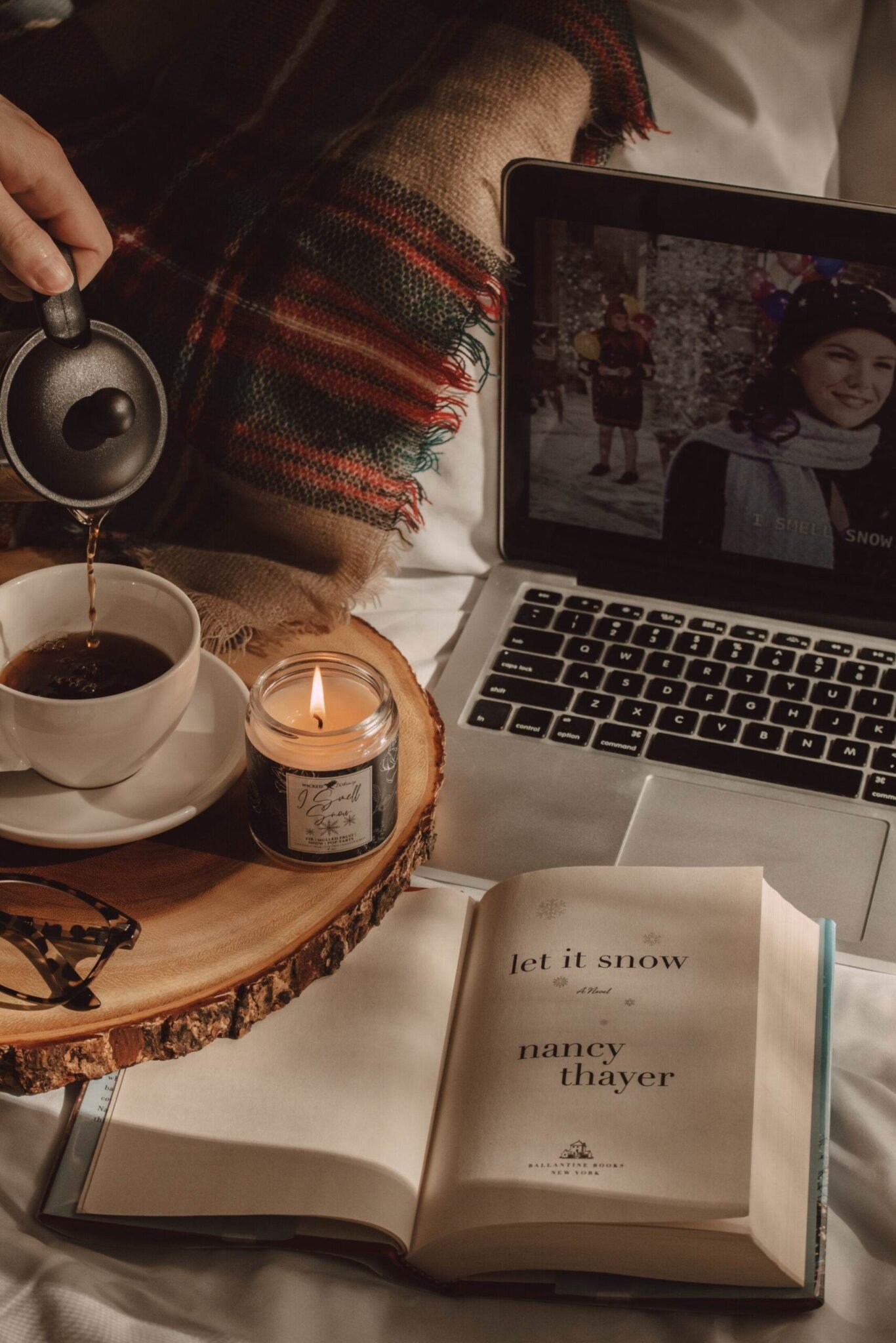 The Coziest Christmas Books To Read This Year | The Espresso Edition